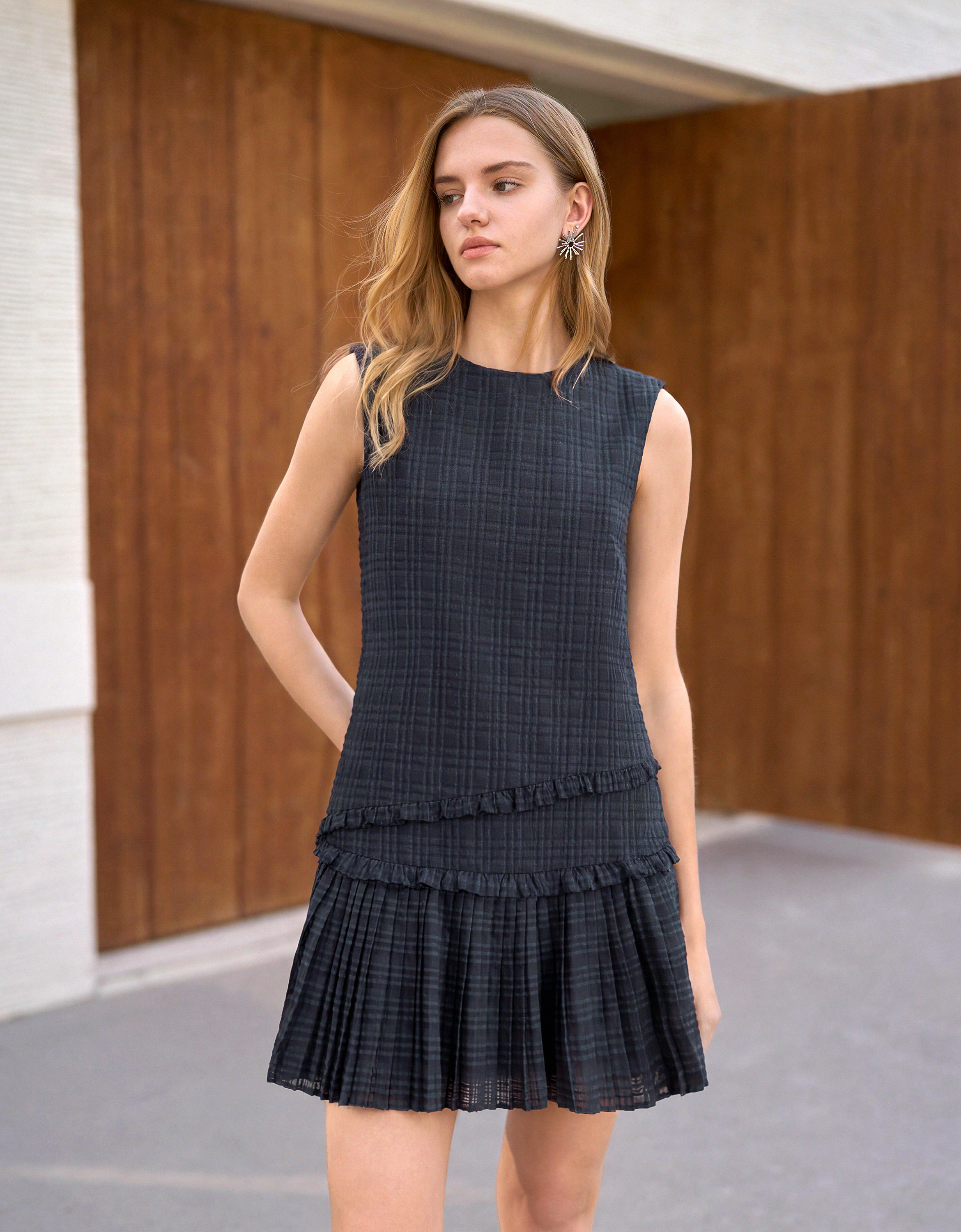 Pleated Hem Sleeveless Plaid Dress – SaturdayClub International